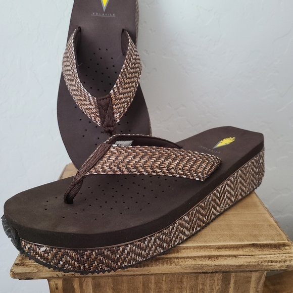 Volatile | Shoes | Volatile Sandals | Poshmark